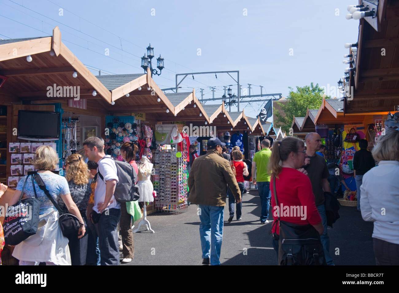 Camden Lock Village , Camden Stables Market , new shopping huts ...