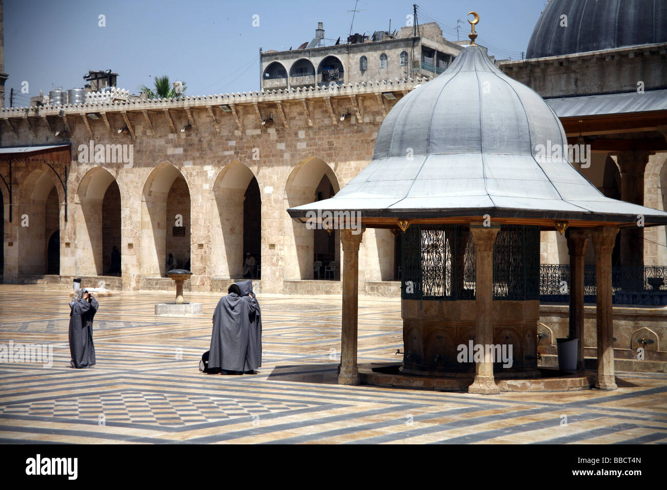 Inside the Umayyad mosque Aleppo Stock Photo - Alamy