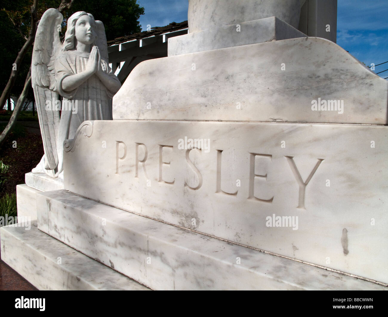 Elvis presleys grave hi-res stock photography and images - Alamy