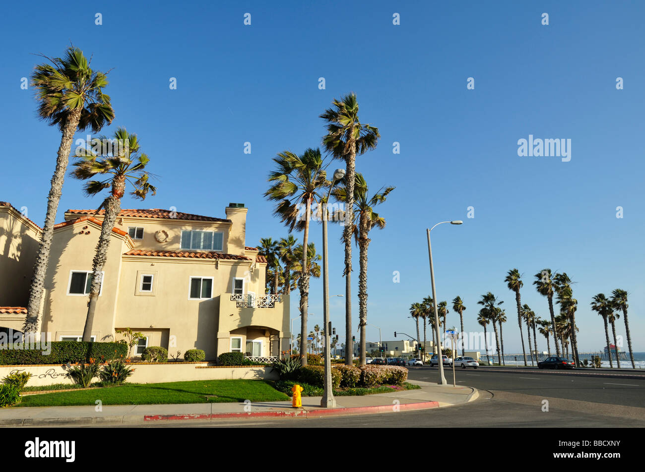 The upscale beachfront around Main Street and the Pier, Huntington ...
