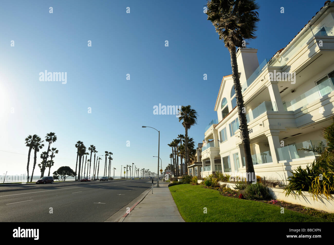 The upscale beachfront around Main Street and the Pier, Huntington ...