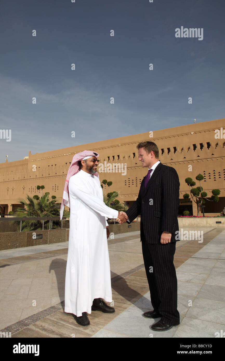 Saudi arabia business men hi-res stock photography and images - Alamy