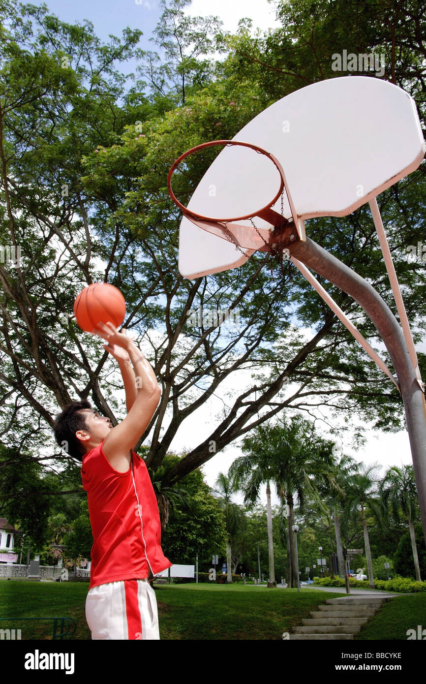 Basketball shooting side view hi-res stock photography and images - Alamy