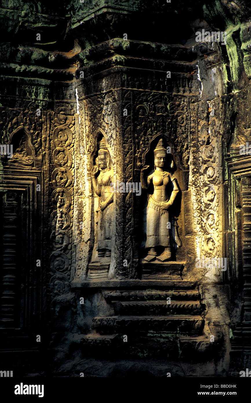 Cambodia devata female deity hi-res stock photography and images - Alamy