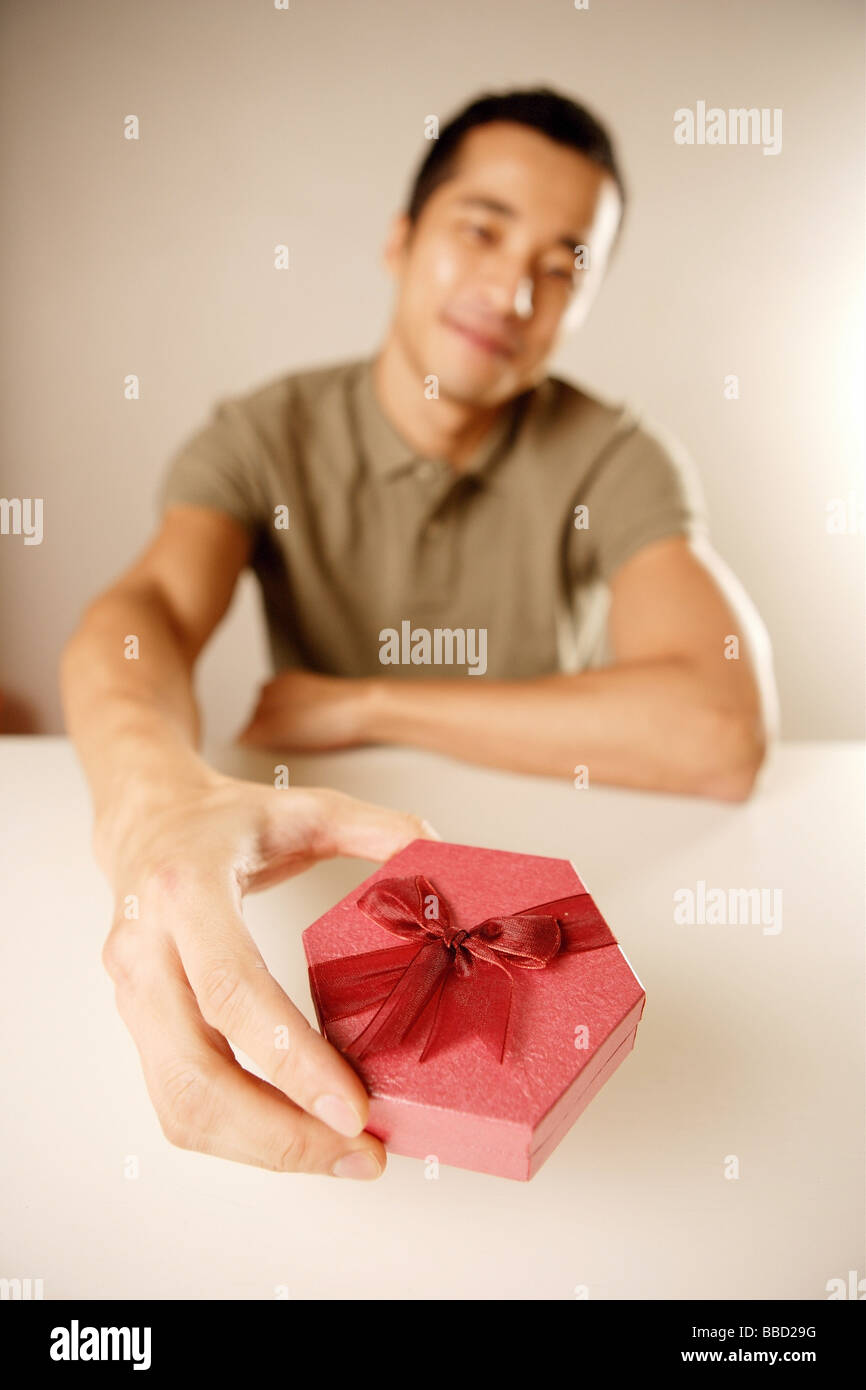 Man holding gift box Stock Photo - Alamy