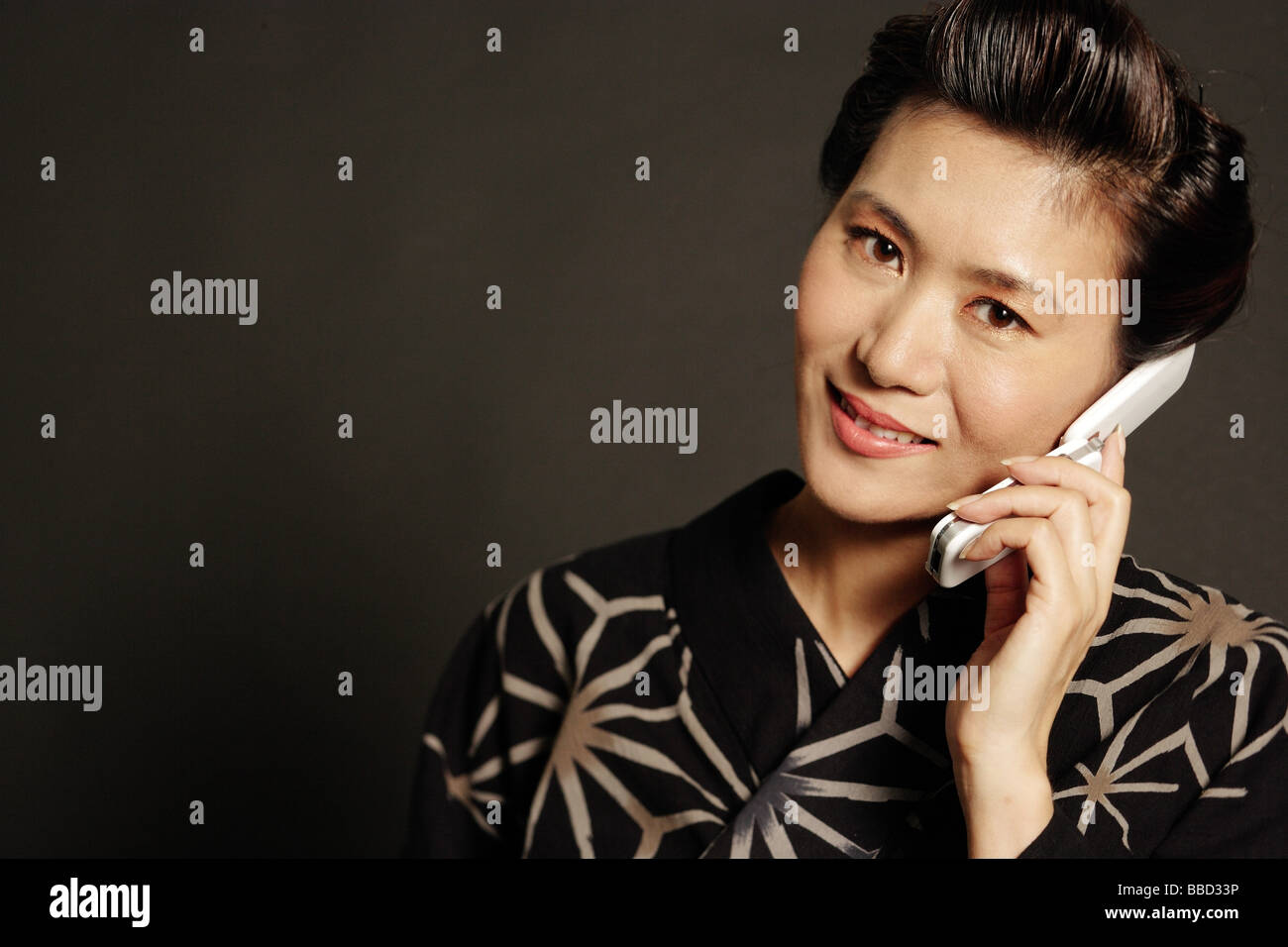 Japanese using mobile phone hi-res stock photography and images - Alamy