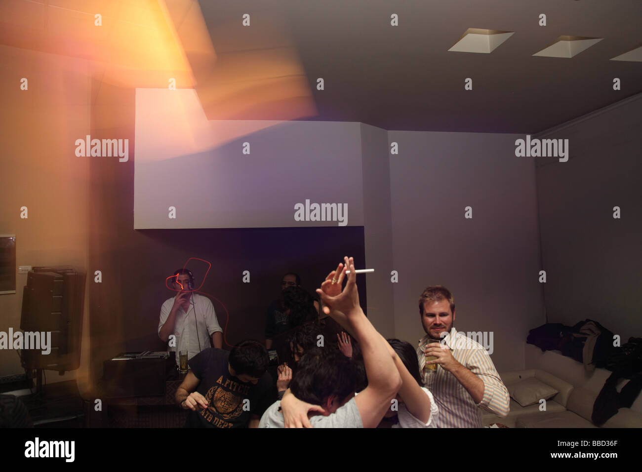 Syrian kurds dance hi-res stock photography and images - Alamy