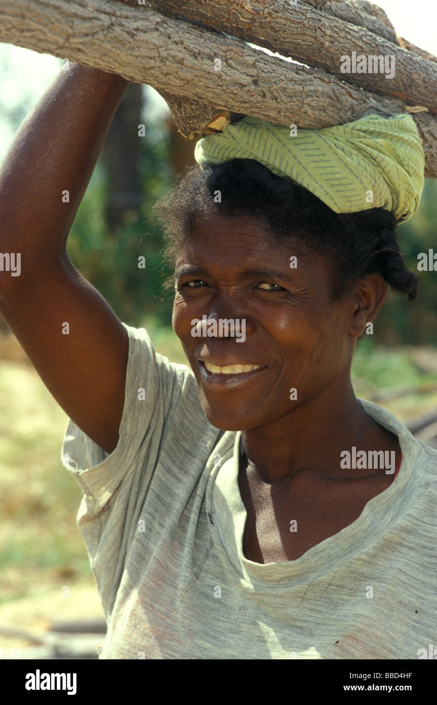 Nyanja woman lake niassa mozambique Stock Photo - Alamy