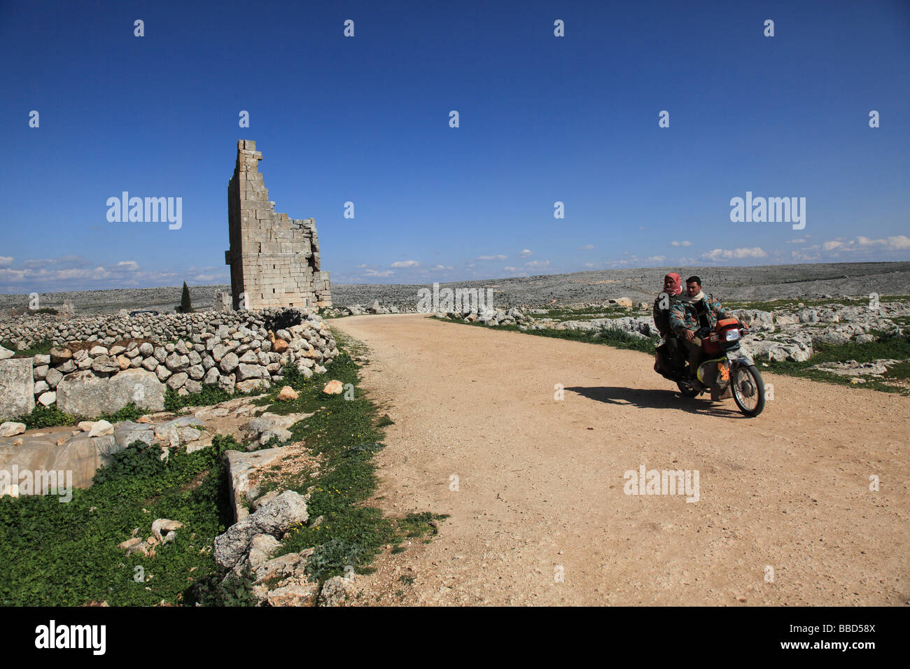 Old road middle east hi-res stock photography and images - Alamy