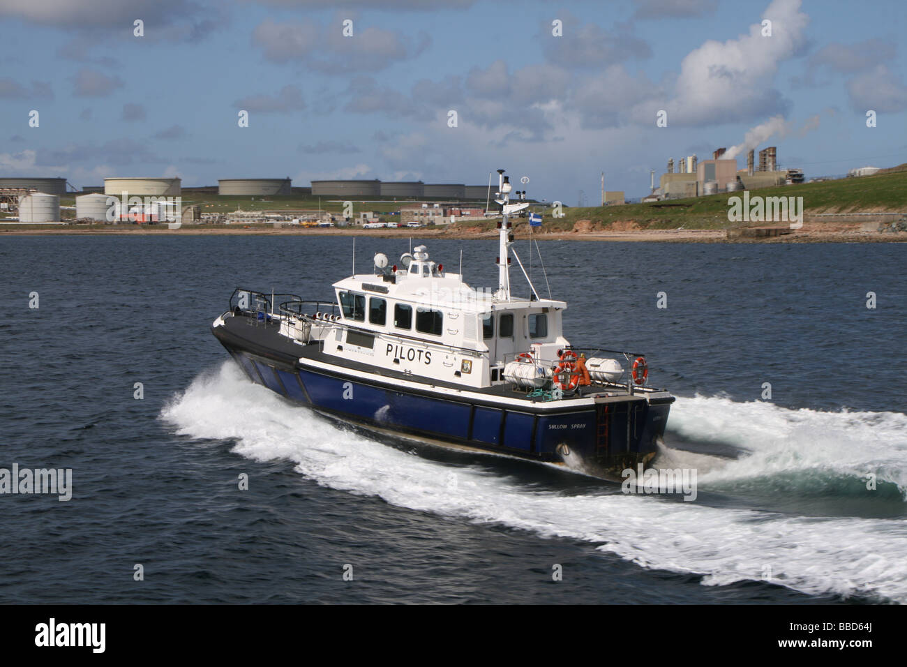 Pilot boat waves hi-res stock photography and images - Alamy