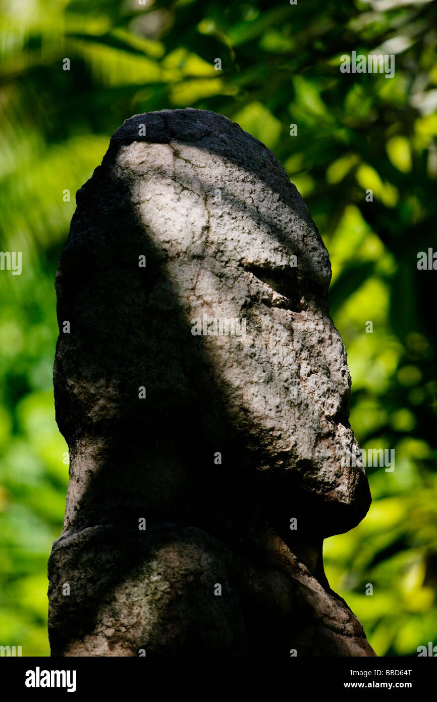 Ancient stone tiki hi-res stock photography and images - Alamy