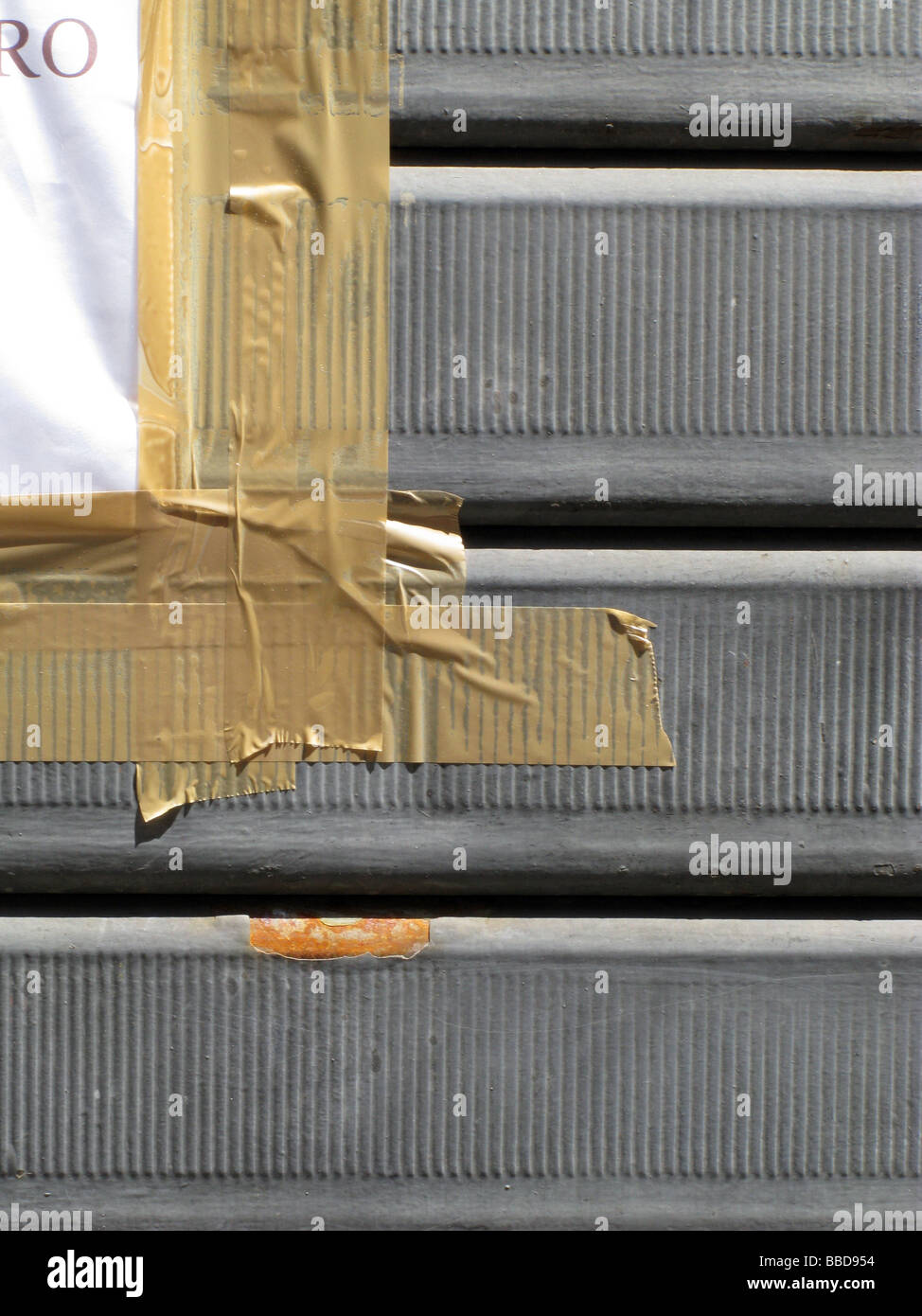 Stuck shutter hi-res stock photography and images - Alamy