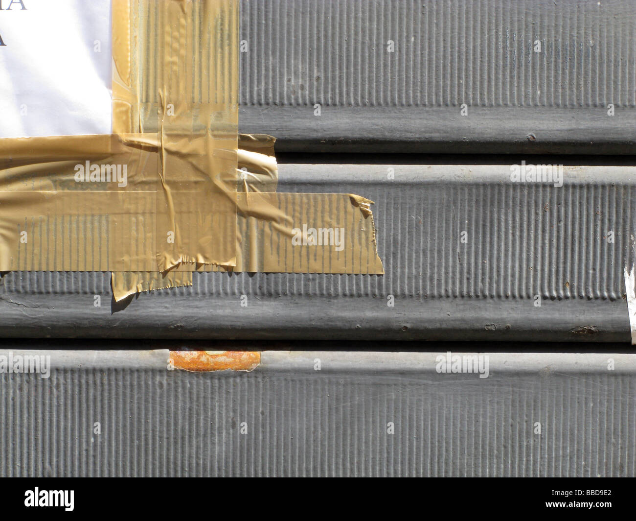 Stuck shutter hi-res stock photography and images - Alamy