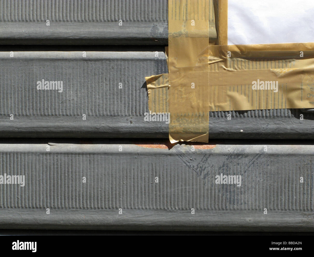 Stuck shutter hi-res stock photography and images - Alamy