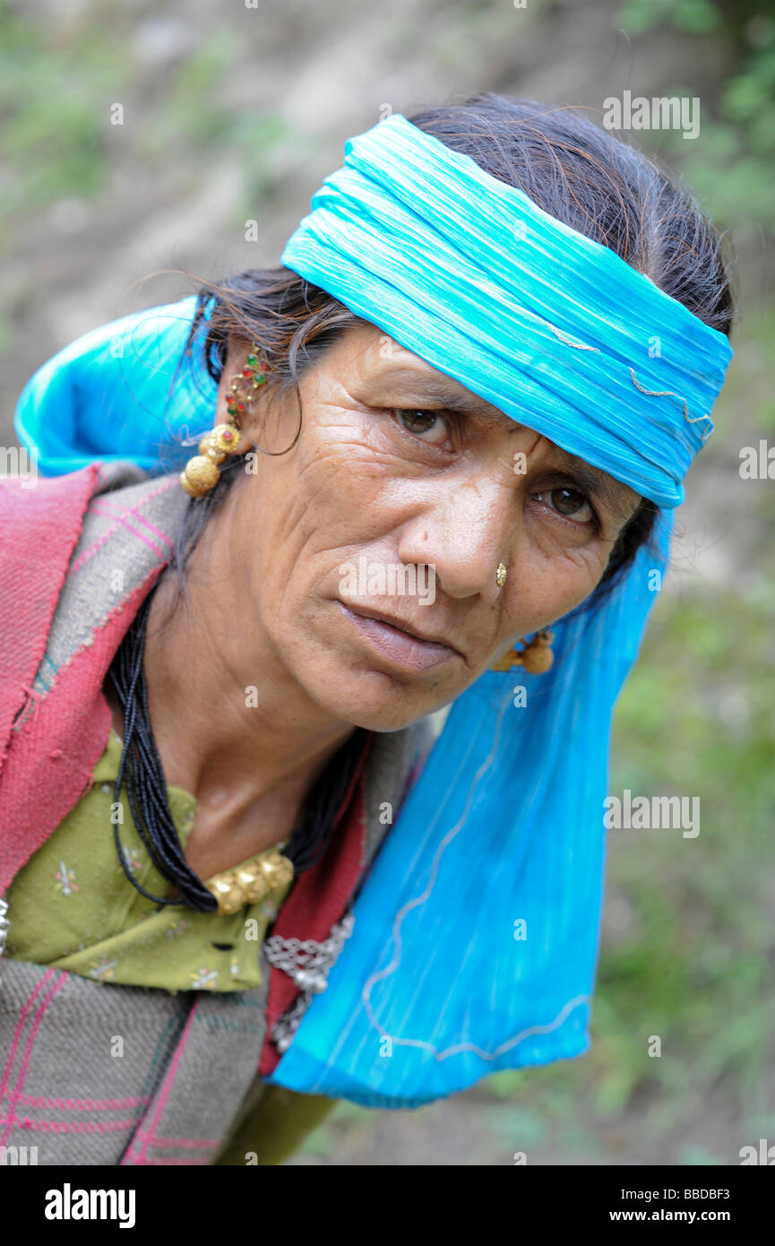 Indian woman working in the fields hi-res stock photography and images ...