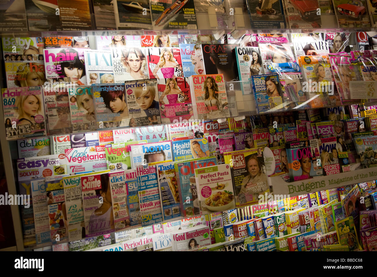 Consumer magazines on display rack in a shop Stock Photo - Alamy