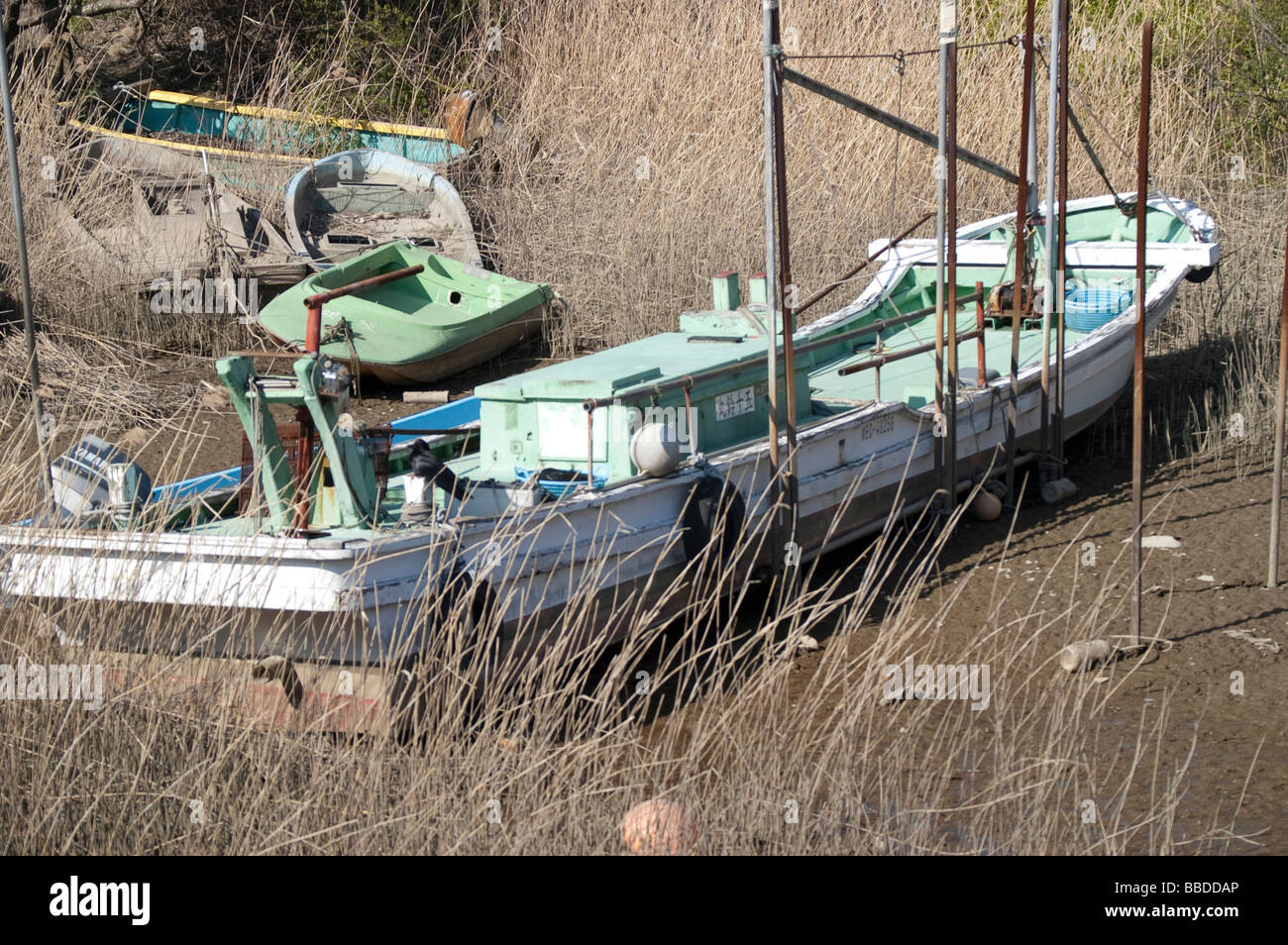 A Japanese fishing boat in mud at low tide, Nagashima, Japan Stock ...