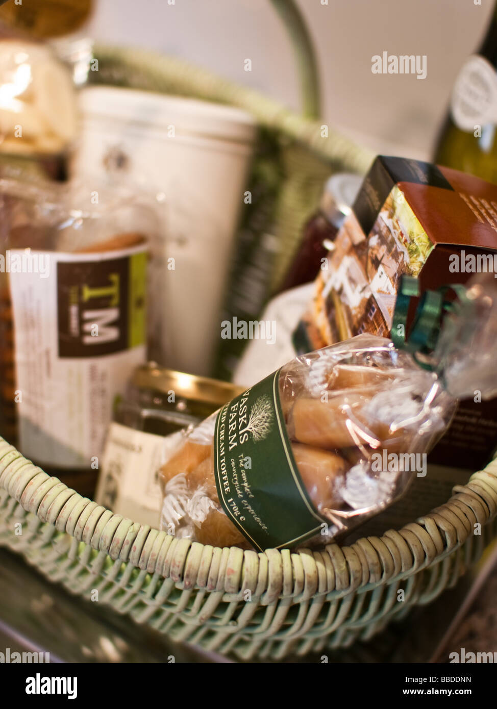 Food basket hi-res stock photography and images - Alamy