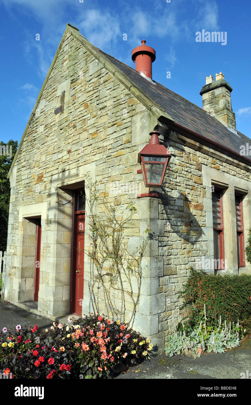 Stone house cottage garden hi-res stock photography and images - Alamy