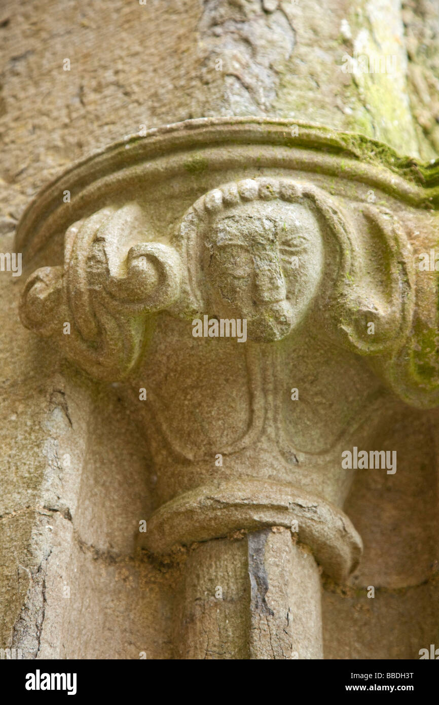 Ruined column hi-res stock photography and images - Alamy