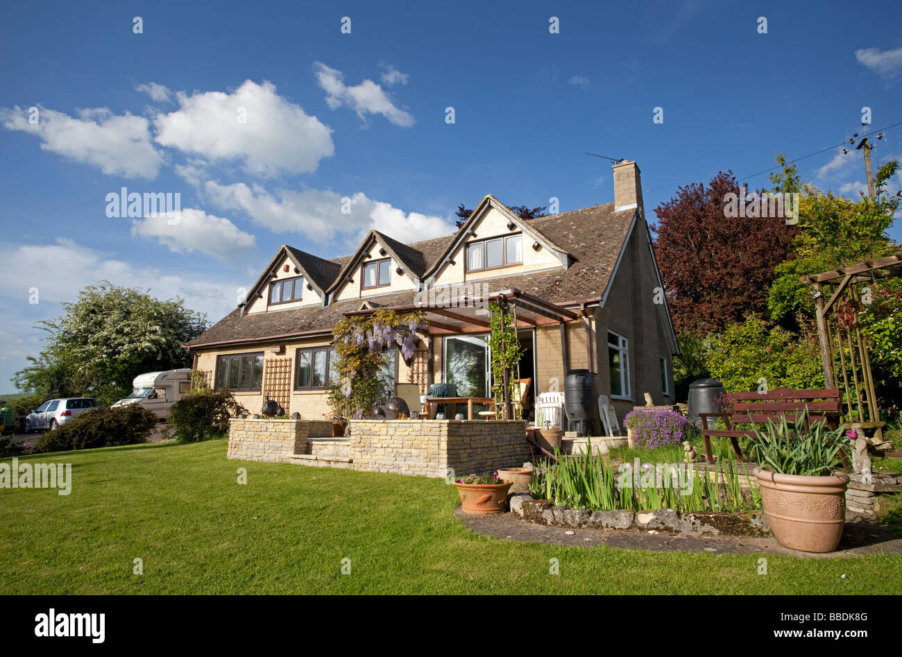 Detached house uk garden hi-res stock photography and images - Alamy