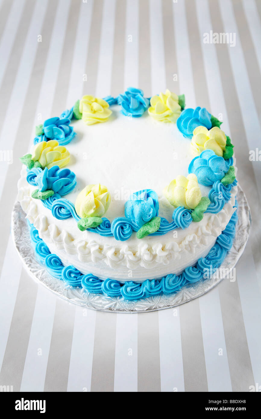 Bridal shower cake hi-res stock photography and images - Alamy