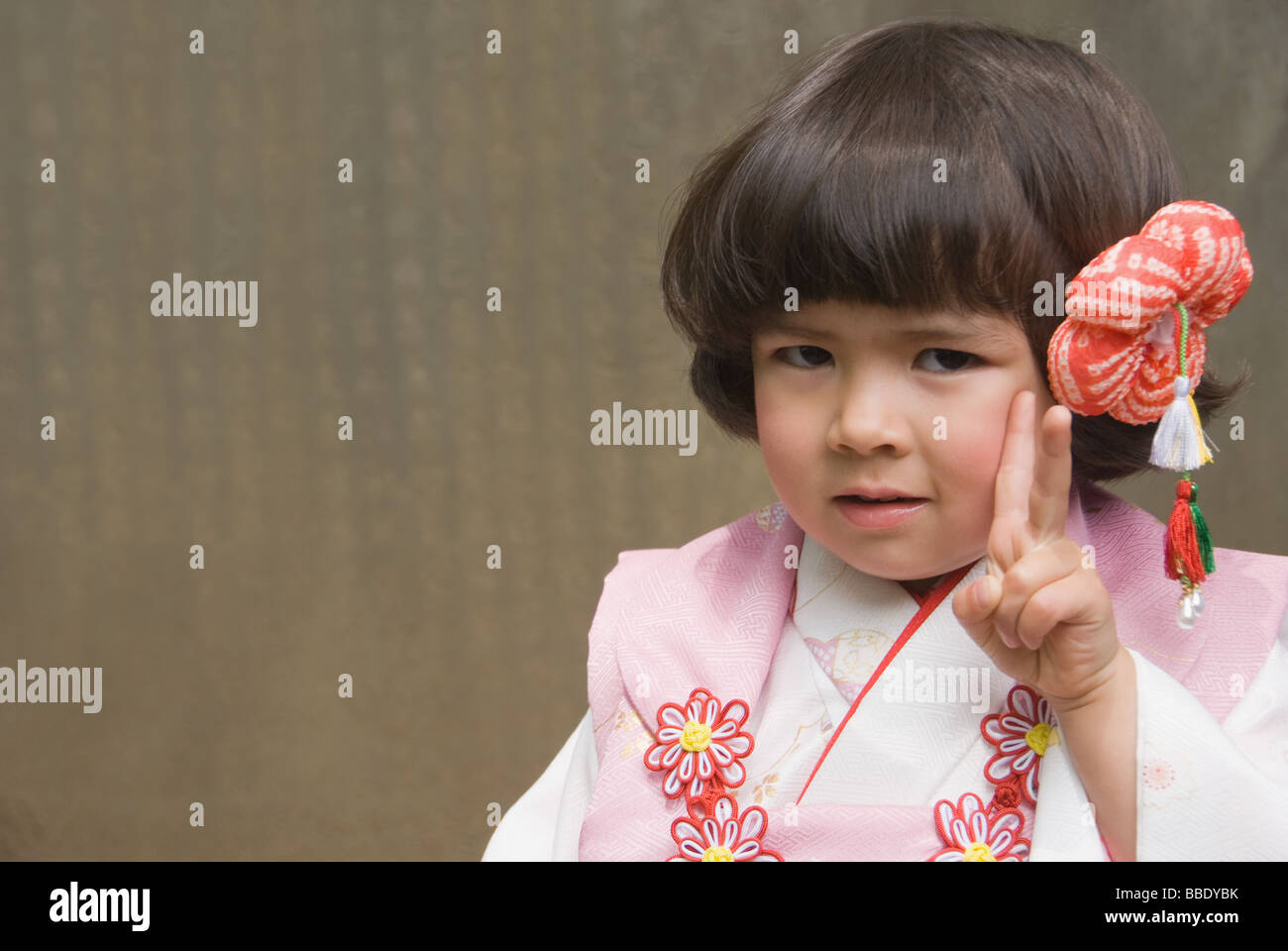 Young girl in Japanese kimono Stock Photo - Alamy