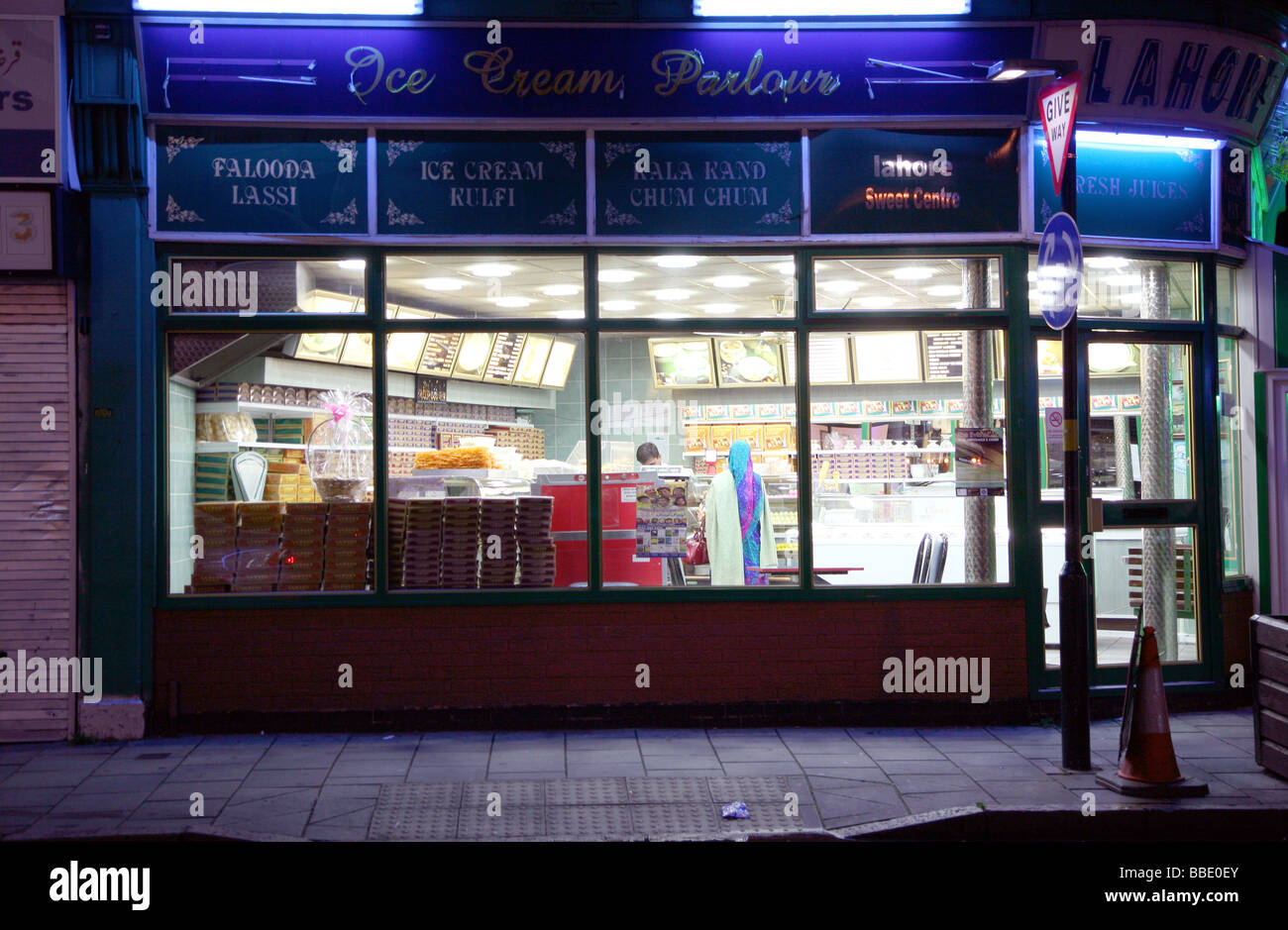 Birmingham balti triangle night hi-res stock photography and images - Alamy