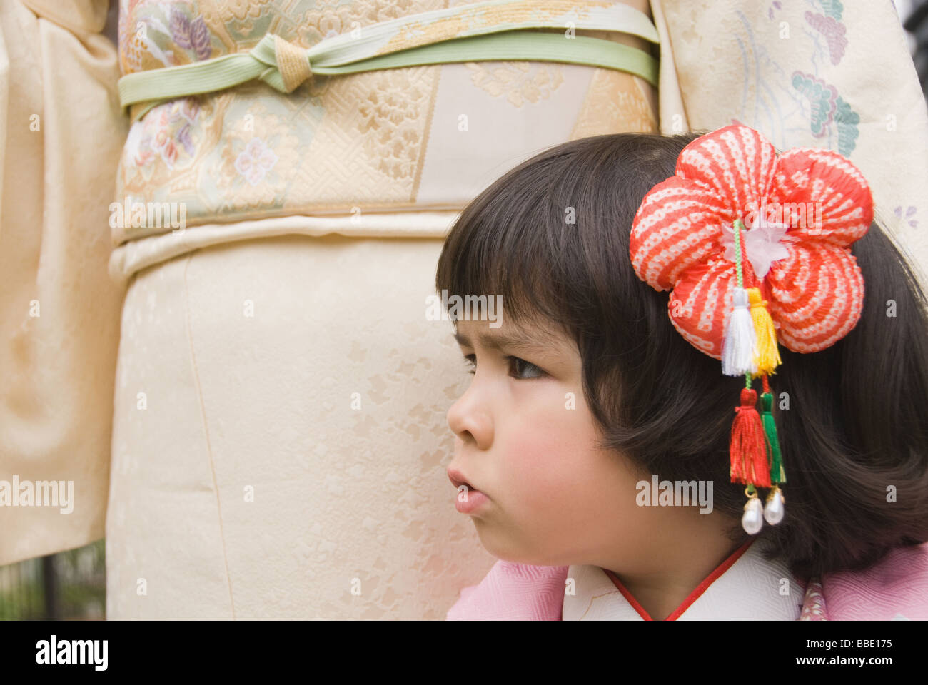 Girl wearing kimono hi-res stock photography and images - Alamy