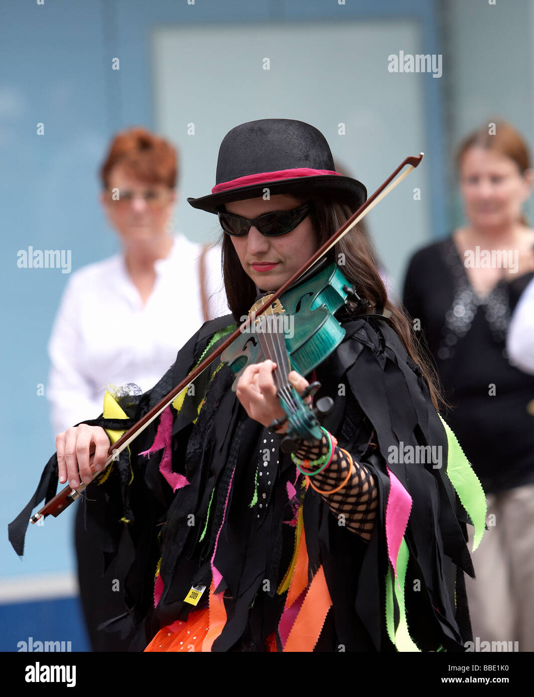 Woman fiddle hi-res stock photography and images - Alamy