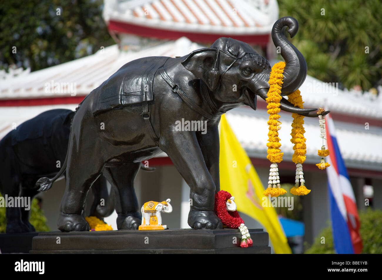 Elephant statue on King Rama II of Siam Monument at Wat Arun (Temple of ...