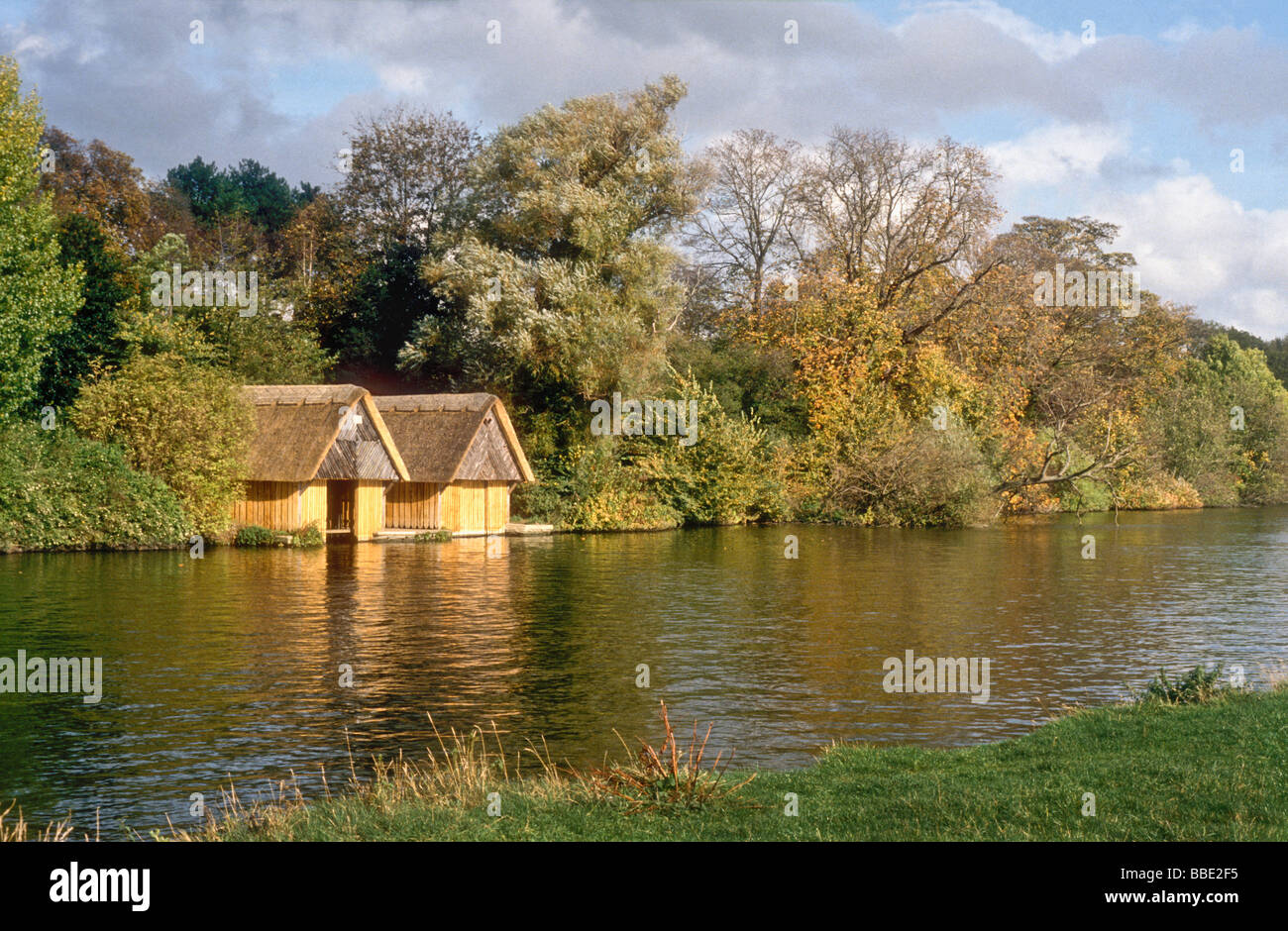 Thatched boat houses on the River Thames at Clifton Hampden in ...