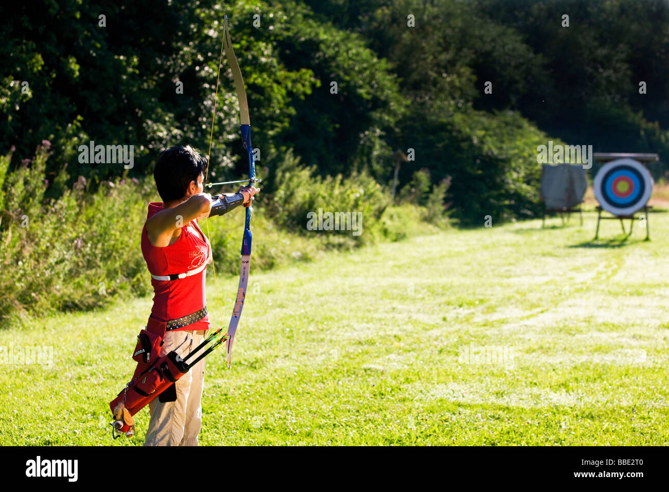 Female archers hi-res stock photography and images - Alamy