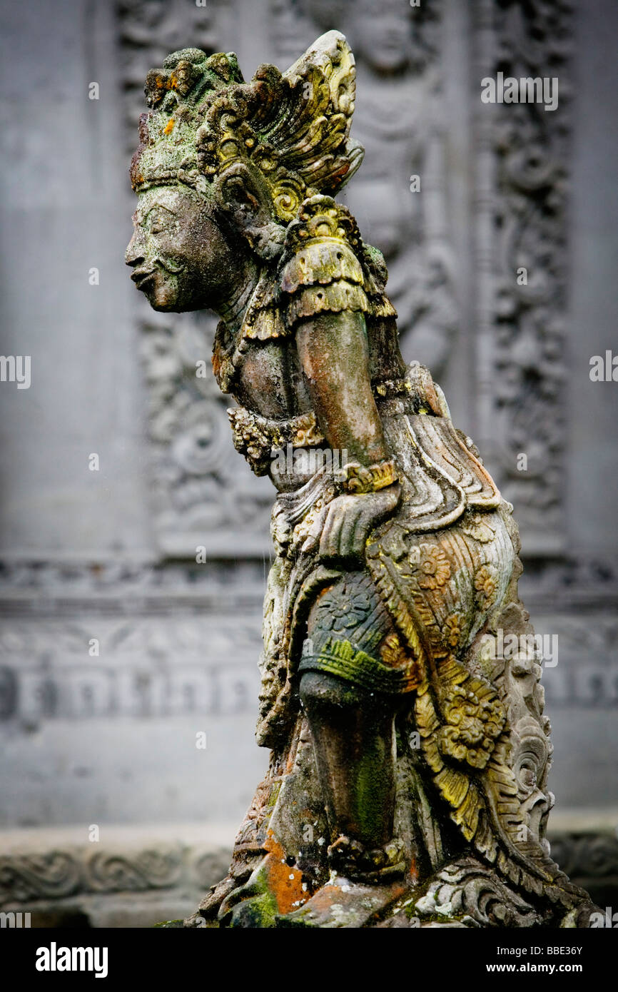 Hindu god stone statue hi-res stock photography and images - Alamy