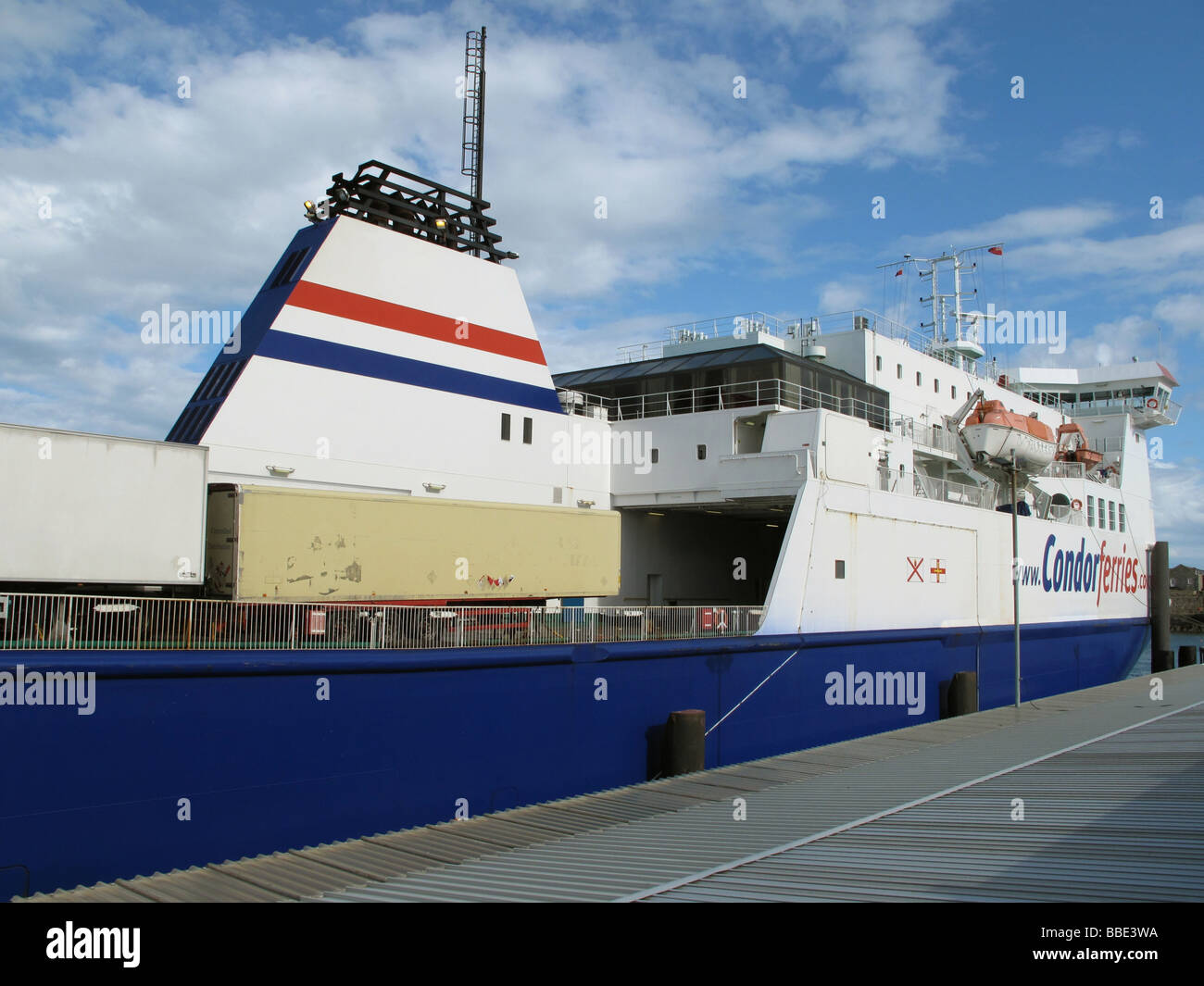 Container port control room hi-res stock photography and images - Alamy
