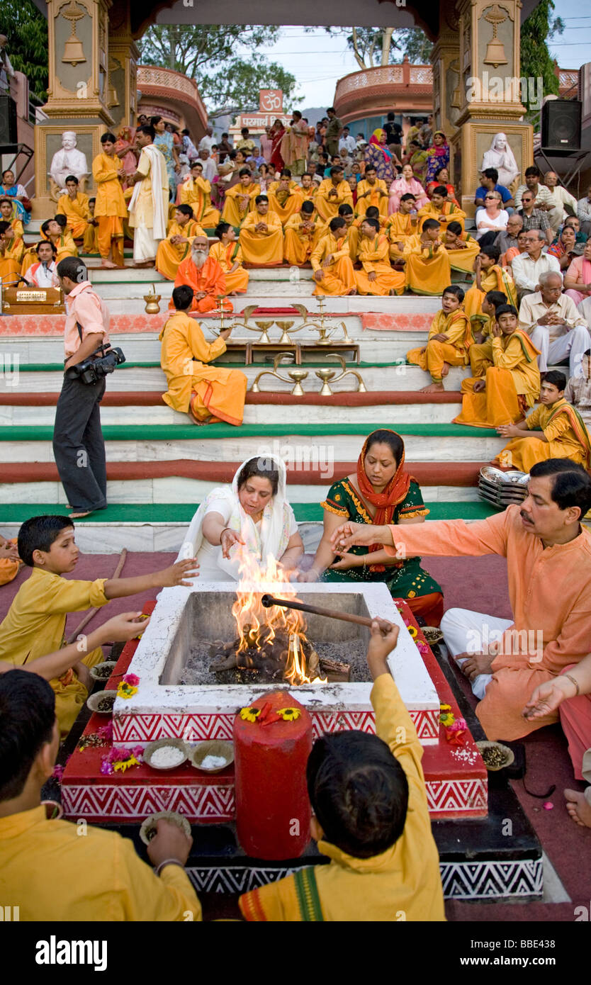 Ganga aarti ceremony. Triveni Ghat. Rishikesh. Uttarakhand. India Stock ...
