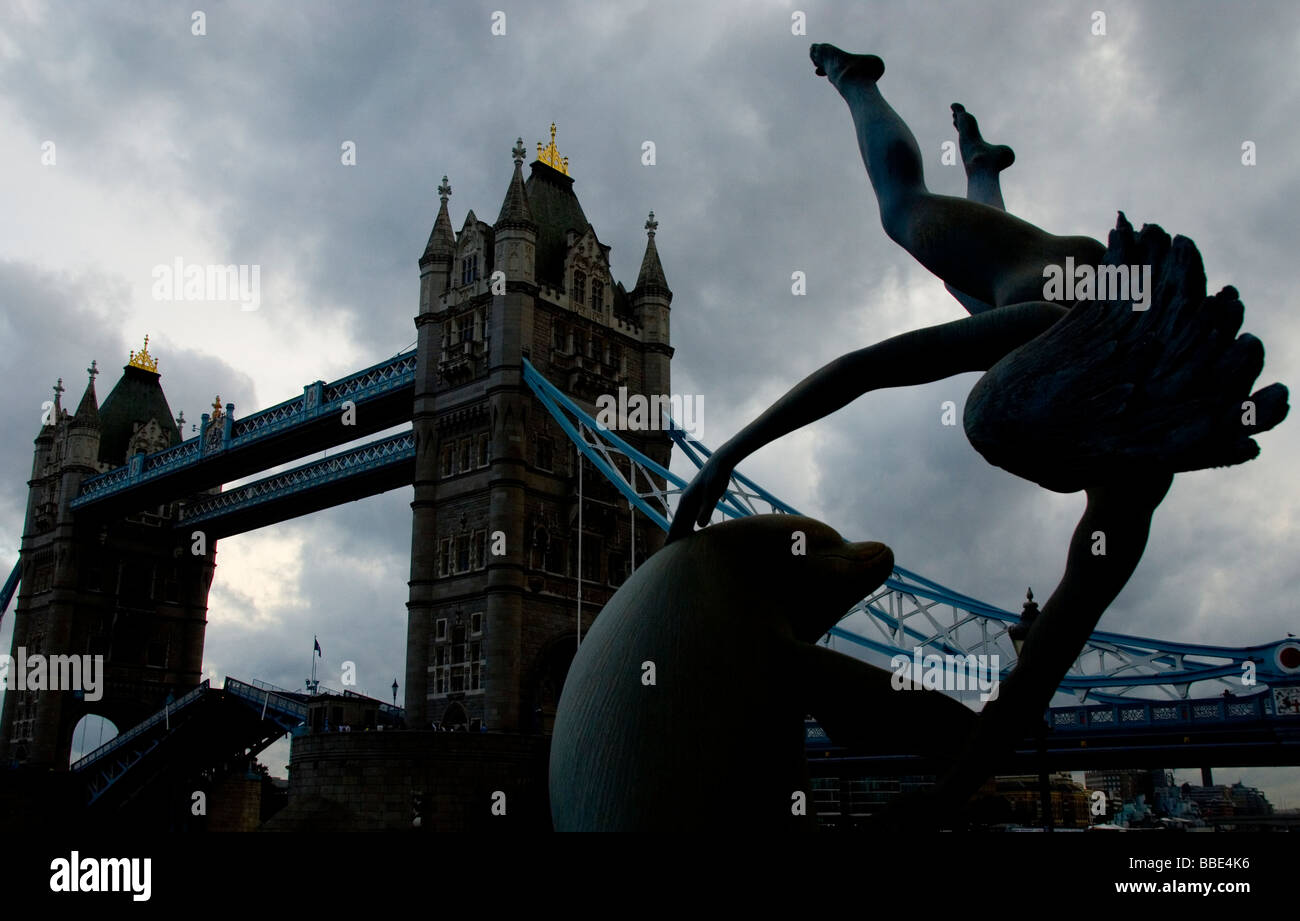 Girl dolphin statue tower bridge hi-res stock photography and images ...