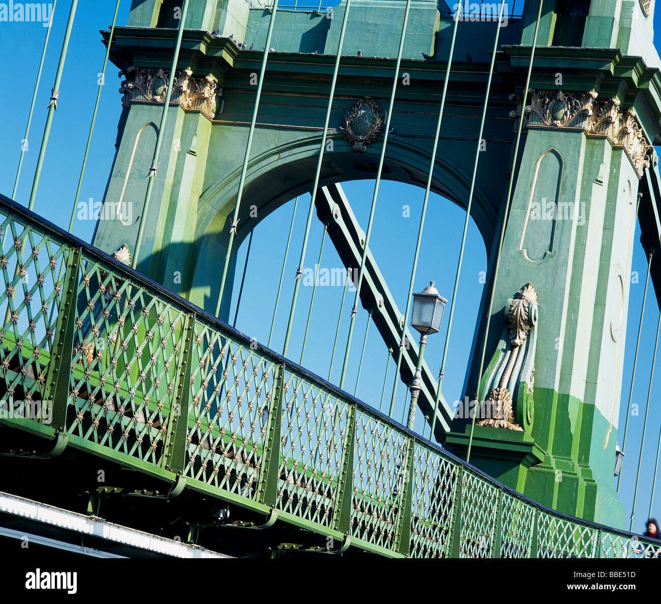 Hammersmith bridge london hi-res stock photography and images - Alamy