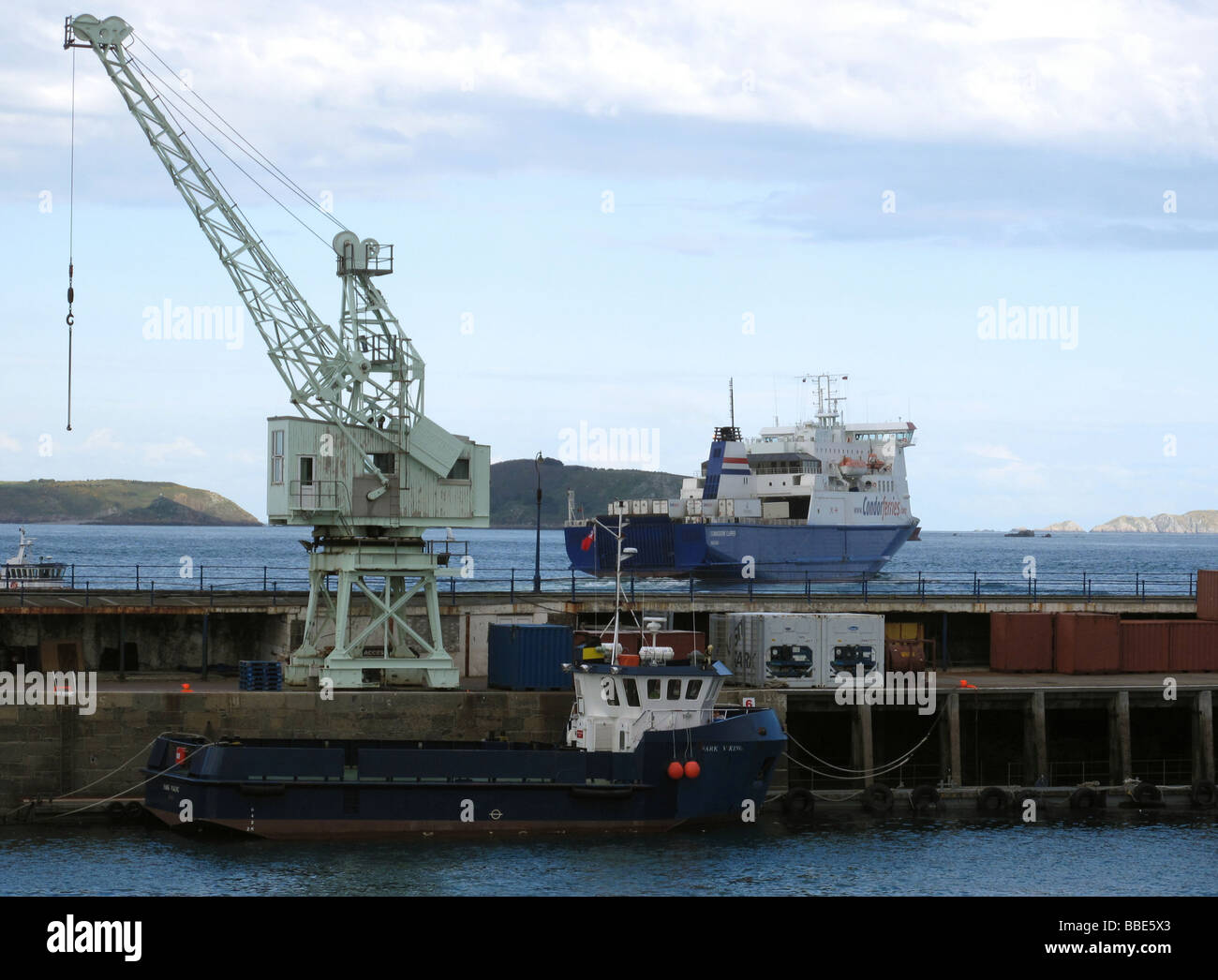 Container port control room hi-res stock photography and images - Alamy