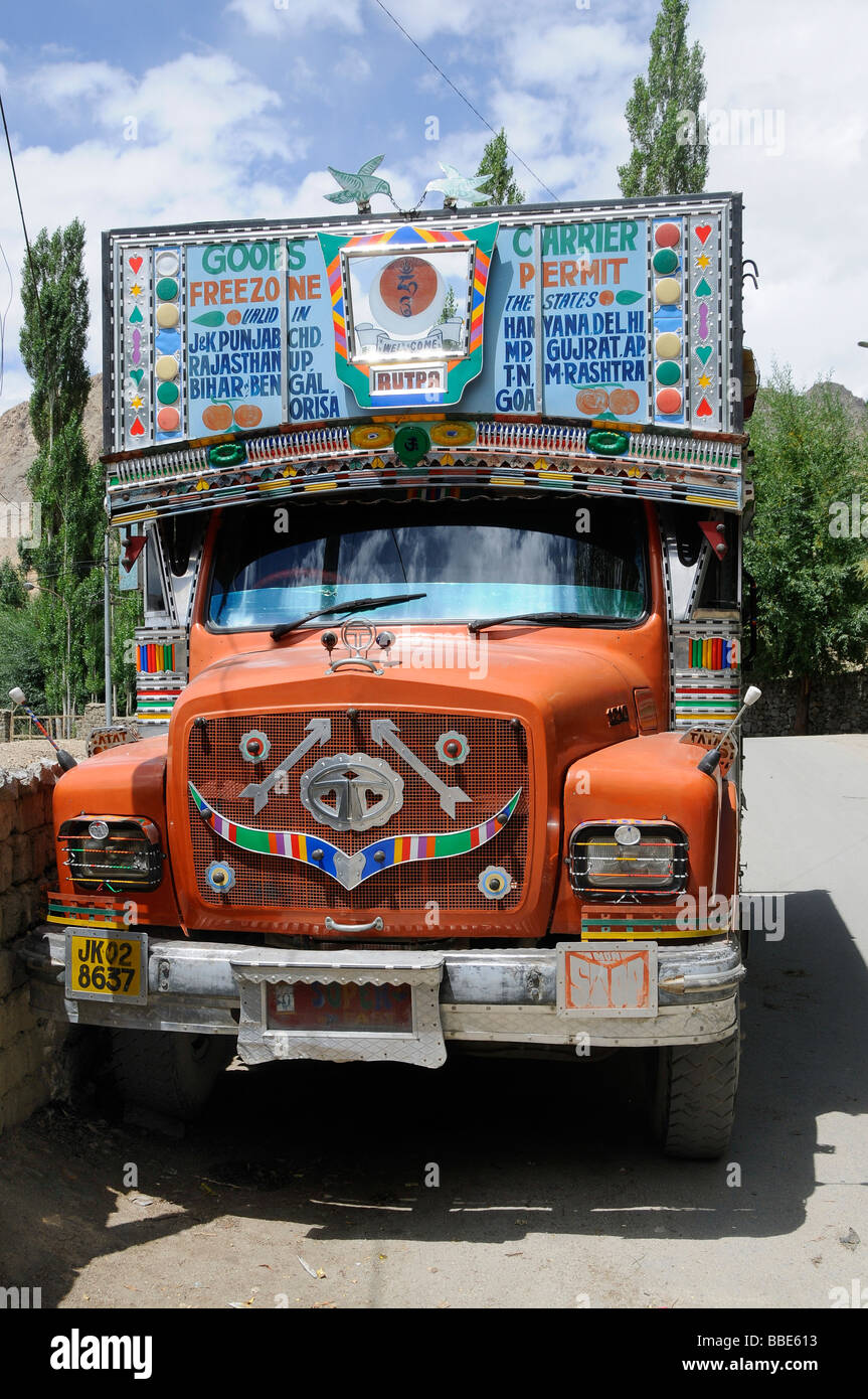 Indian truck decorated hi-res stock photography and images - Alamy