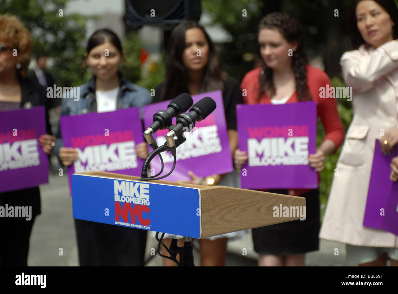 Mayor campaign signs hi-res stock photography and images - Alamy