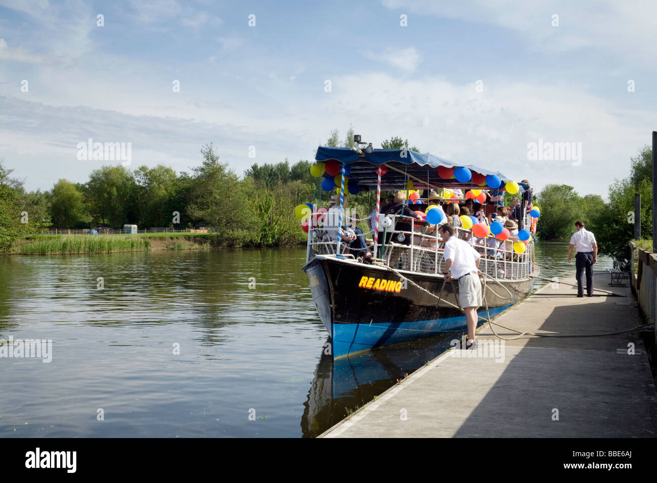 Group party boat hi-res stock photography and images - Alamy
