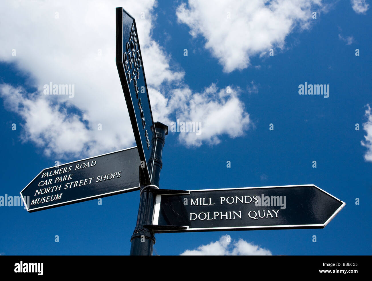 Street signs uk hi-res stock photography and images - Alamy