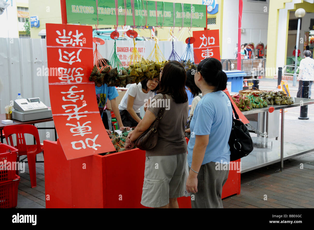 Dumpling stall hi-res stock photography and images - Alamy