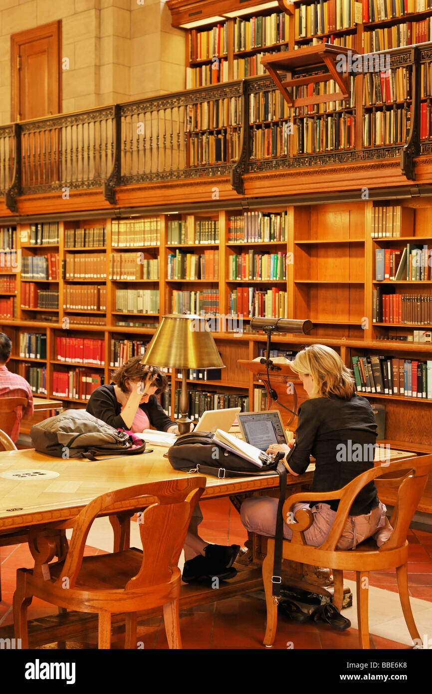 Interior view of the Main Reading Room in the New York Public Library ...
