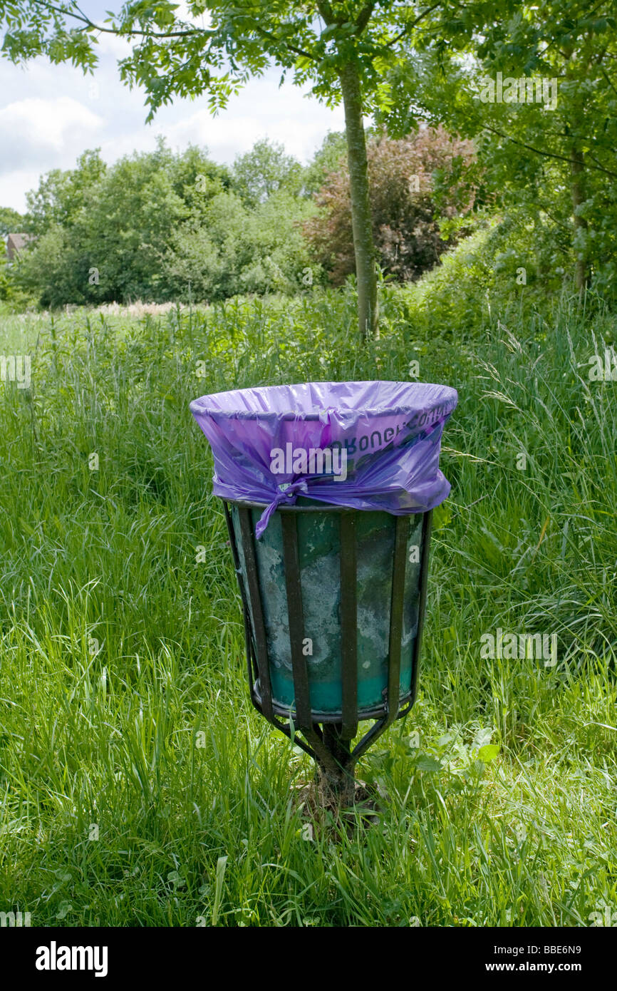 Bin liner hi-res stock photography and images - Alamy