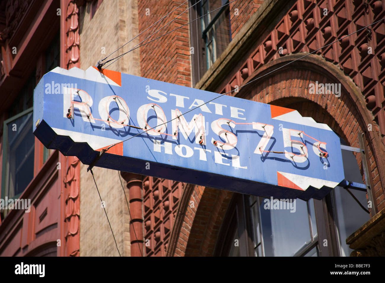 Old fashioned hotel sign hi-res stock photography and images - Alamy