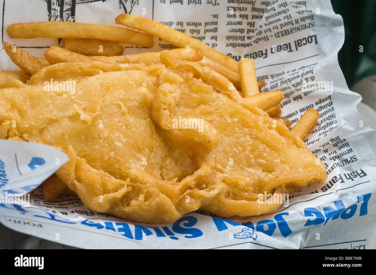 Fried fish and chips on newspaper Stock Photo - Alamy