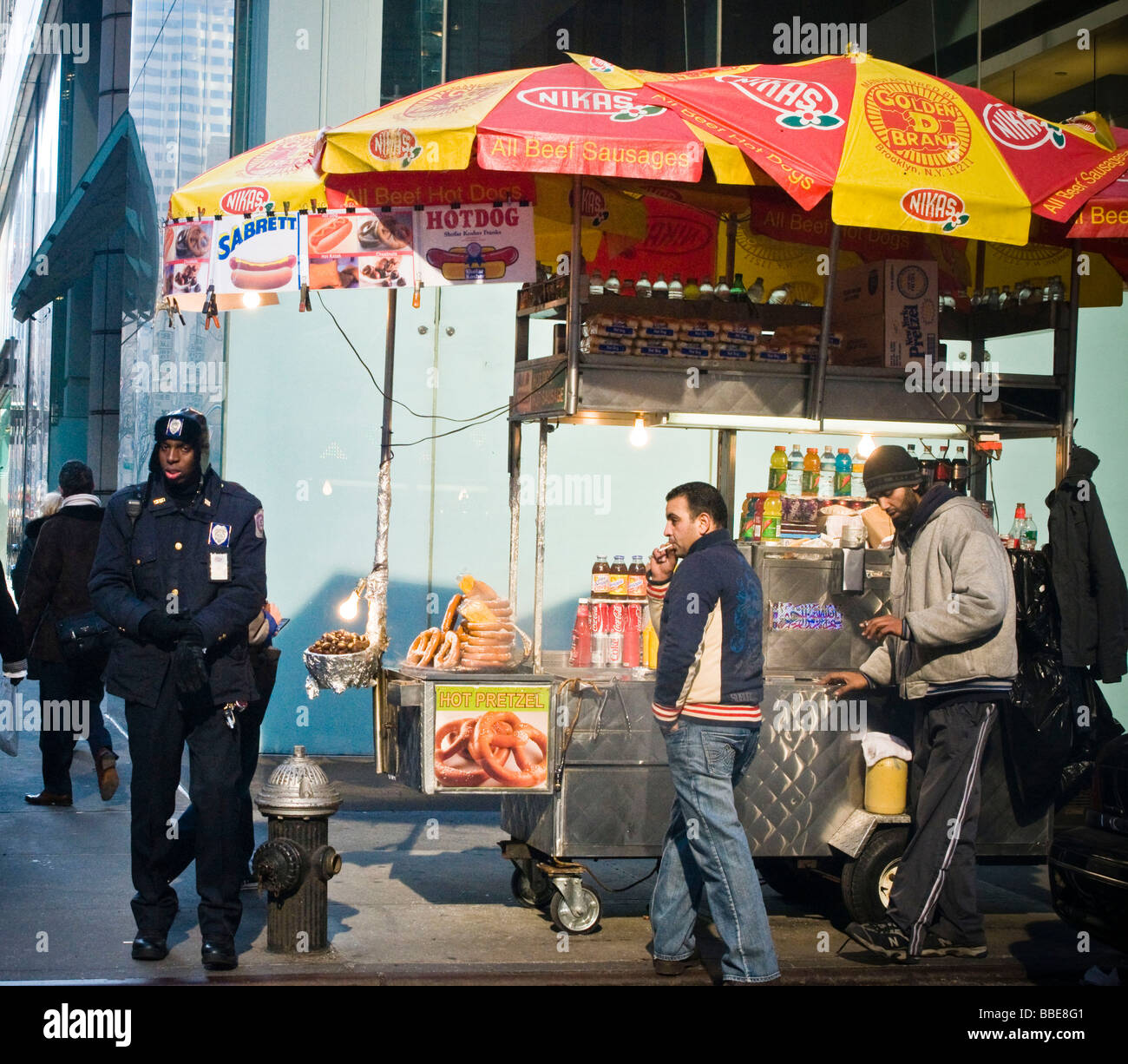 NYC street vendor food cart Stock Photo - Alamy