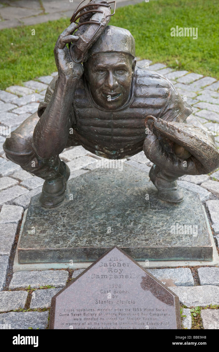 "Statue of Roy Campanella, National Baseball Hall of Fame and Museum ...